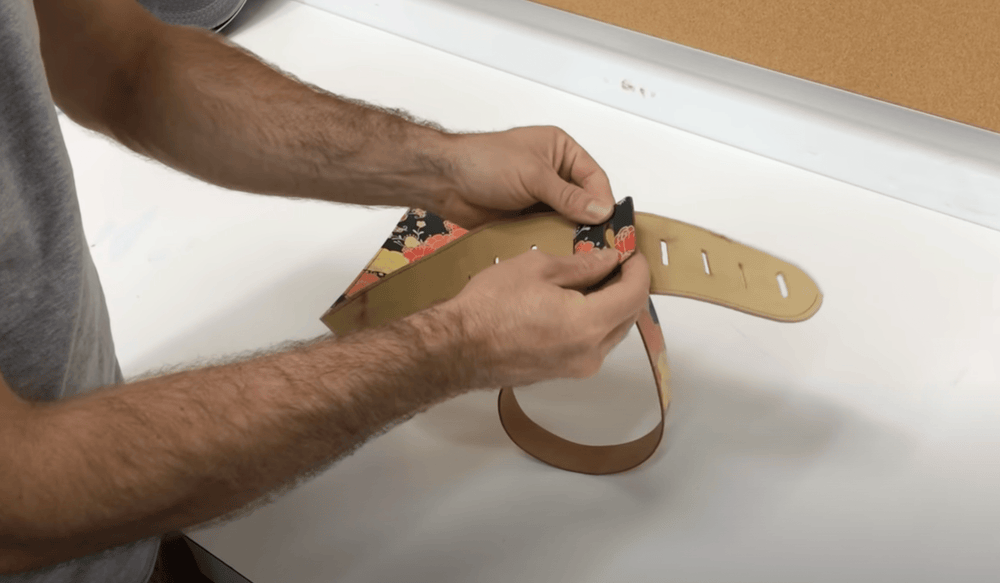 How to Adjust a Leather Guitar Strap - StrapGraphics